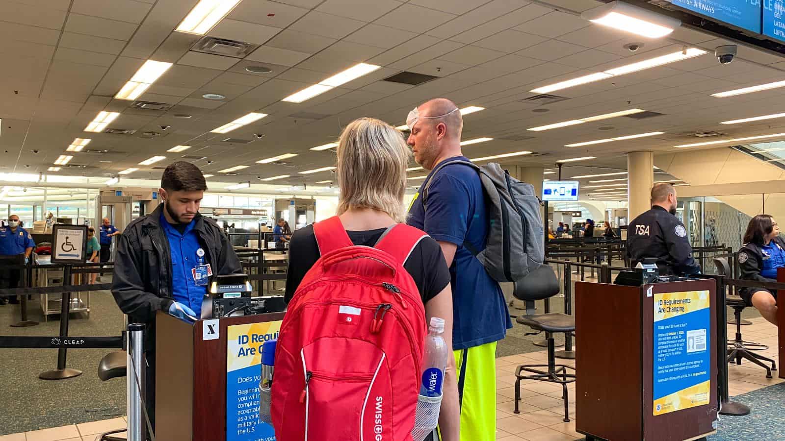 21 Things a TSA Agent Immediately Observes About You - The Millennial ...